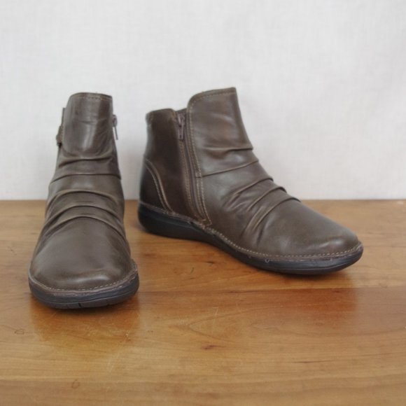 Clarks | Shoes | Ladies Clarks Olive Leather Zip Up Ankle Boots Size 9m ...